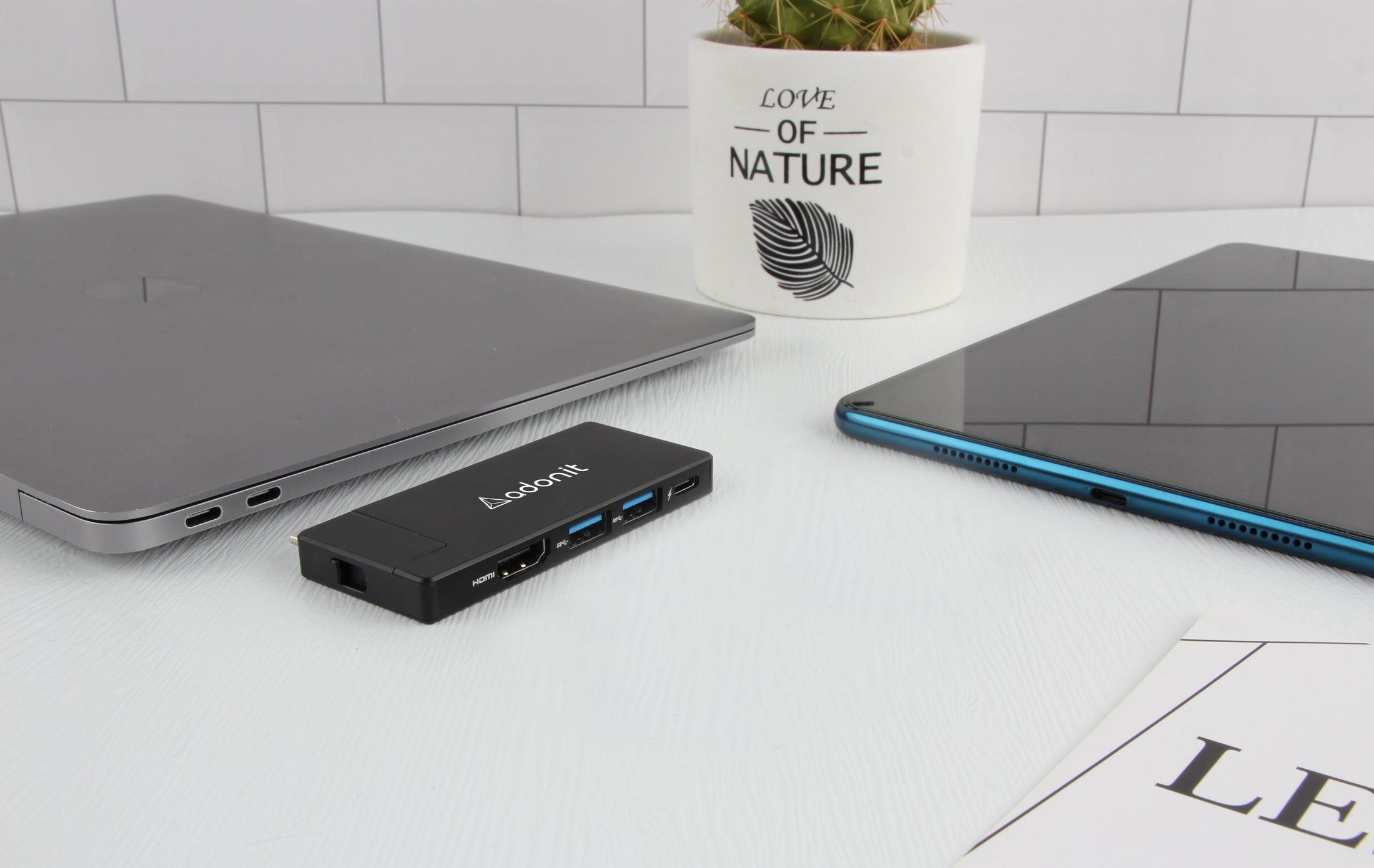 Adonit Nest 5-in-1 Hub｜擴展型 USB-C 多功能五合一集線器 支援PD100W – Adonit Taiwan